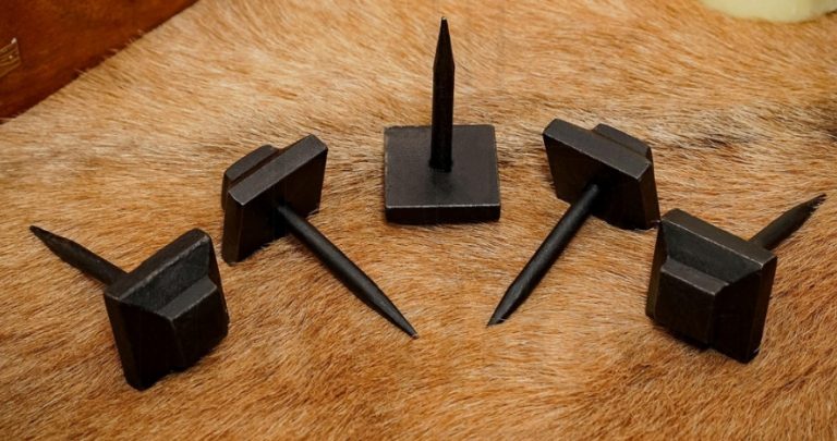 Ganchos, Clavos Y Bisagras Medievales En Hierro Forjado | ⚔️ Tienda ...